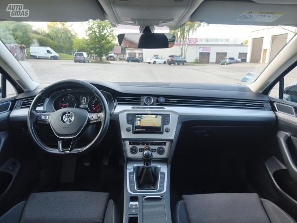 Black Volkswagen Passat 2016 in Alytus, with an engine capacity of 2.00 L and mileage of 305 thousand km for 7850 €, photo 10 on AUTOMOTO.COM.LV