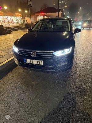 Black Volkswagen Passat 2017 in Vilnius, with an engine capacity of 1.97 L and mileage of 279 thousand km for 11200 €, photo 4 on AUTOMOTO.COM.LV