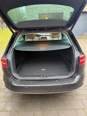 Black Volkswagen Passat 2017 in Vilnius, with an engine capacity of 1.97 L and mileage of 279 thousand km for 11200 €, photo 15 on AUTOMOTO.COM.LV