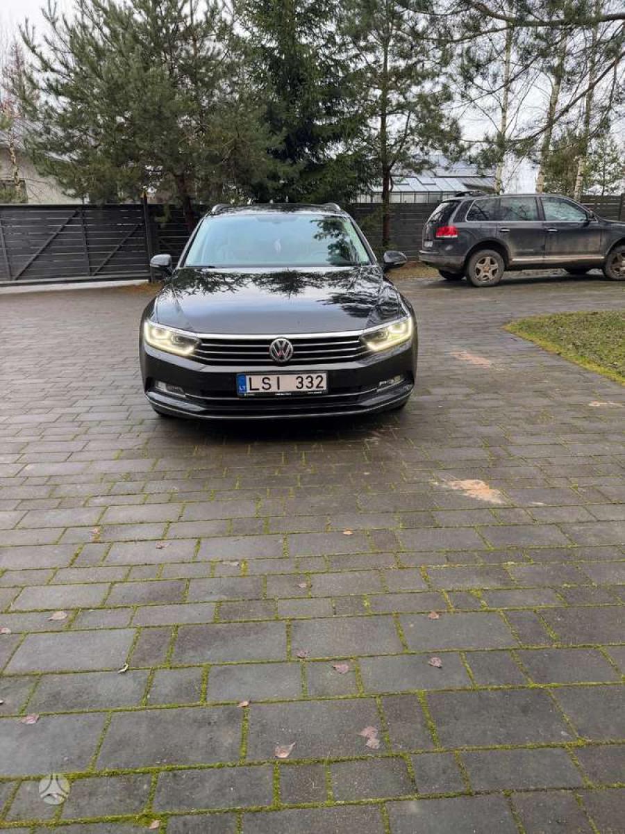 Black Volkswagen Passat 2017 in Vilnius, with an engine capacity of 1.97 L and mileage of 279 thousand km for 11200 €, photo 16 on AUTOMOTO.COM.LV