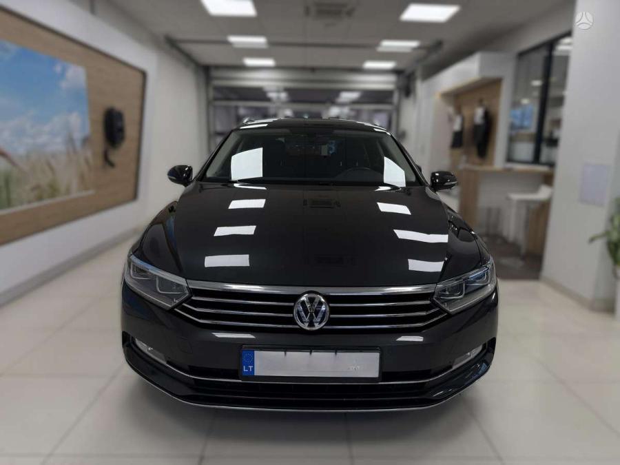 Black Volkswagen Passat 2017 in Kaunas, with an engine capacity of 1.60 L and mileage of 190 thousand km for 10500 €, photo 2 on AUTOMOTO.COM.LV