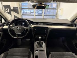 Black Volkswagen Passat 2017 in Kaunas, with an engine capacity of 1.60 L and mileage of 190 thousand km for 10500 €, photo 13 on AUTOMOTO.COM.LV