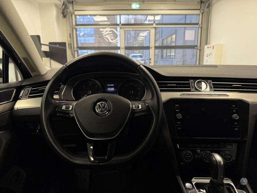 Black Volkswagen Passat 2017 in Kaunas, with an engine capacity of 1.60 L and mileage of 190 thousand km for 10500 €, photo 17 on AUTOMOTO.COM.LV