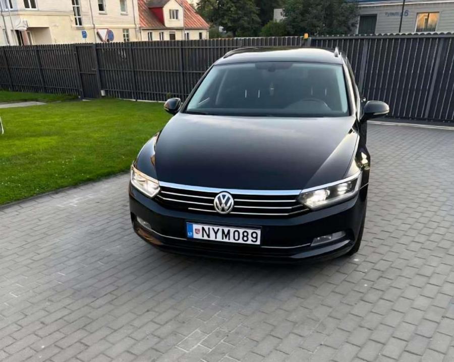 Black Volkswagen Passat 2017 in Vilnius, with an engine capacity of 1.60 L and mileage of 448 thousand km for 7600 €, photo 2 on AUTOMOTO.COM.LV