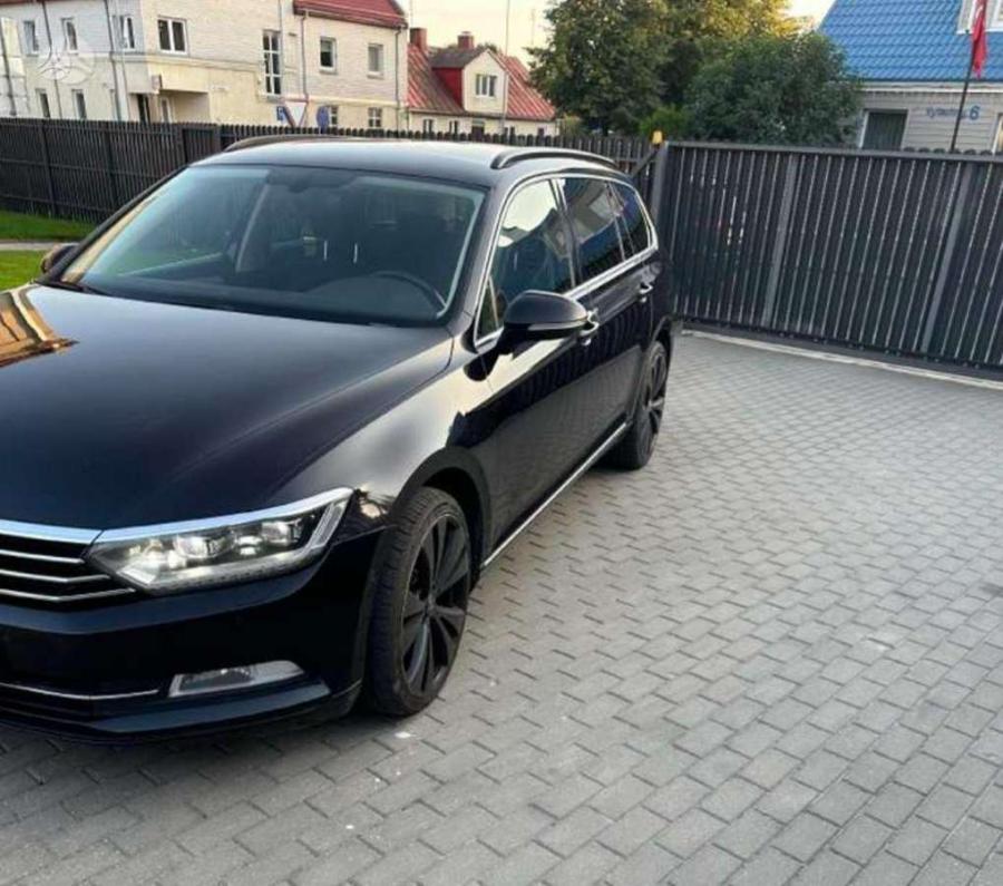 Black Volkswagen Passat 2017 in Vilnius, with an engine capacity of 1.60 L and mileage of 448 thousand km for 7600 €, photo 3 on AUTOMOTO.COM.LV