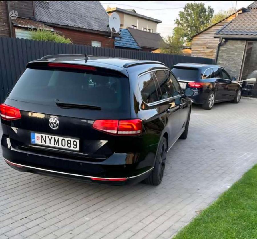 Black Volkswagen Passat 2017 in Vilnius, with an engine capacity of 1.60 L and mileage of 448 thousand km for 7600 €, photo 4 on AUTOMOTO.COM.LV