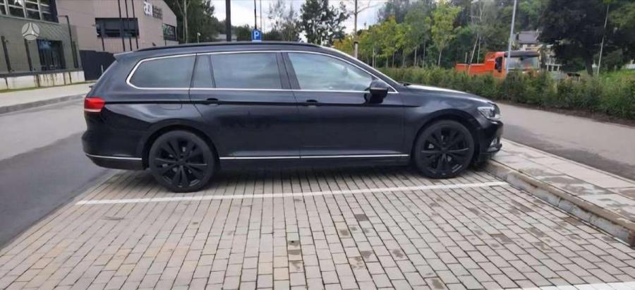 Black Volkswagen Passat 2017 in Vilnius, with an engine capacity of 1.60 L and mileage of 448 thousand km for 7600 €, photo 6 on AUTOMOTO.COM.LV