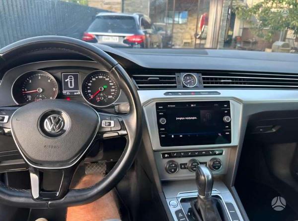 Melns Volkswagen Passat 2017 Viļņa, ar dzinēja tilpumu 1.60 L un nobraukumu 448 tūkst. km par 7600 €, foto 10 vietnē AUTOMOTO.COM.LV