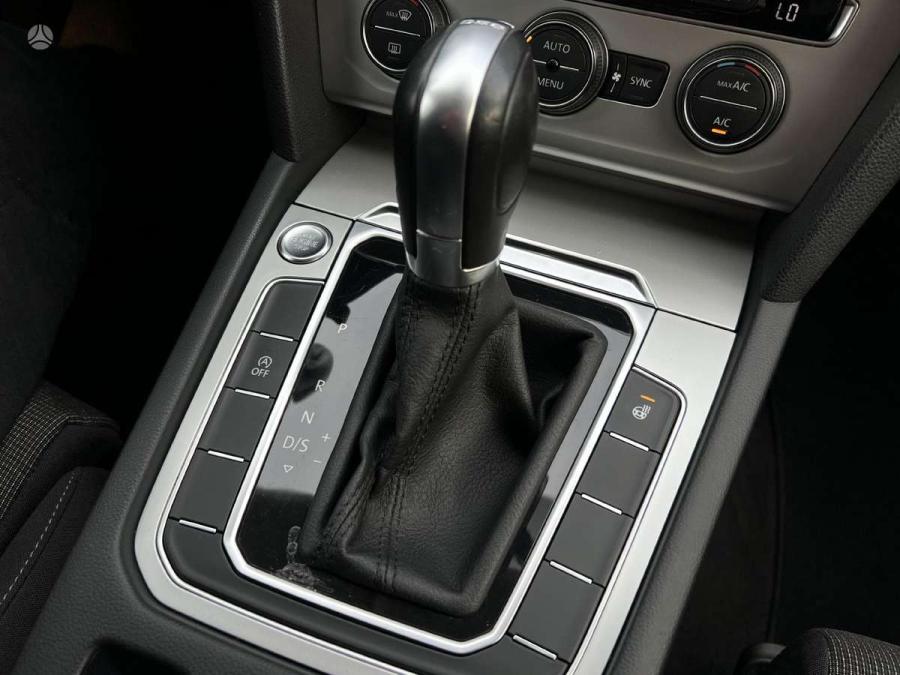 Melns Volkswagen Passat 2017 Kėdainiai, ar dzinēja tilpumu 1.97 L un nobraukumu 243 tūkst. km par 10850 €, foto 32 vietnē AUTOMOTO.COM.LV