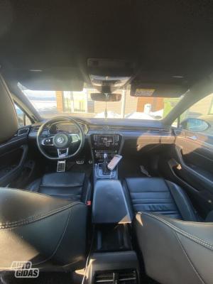 Black Volkswagen Passat 2017 in Kaunas, with an engine capacity of 2.00 L and mileage of 300 thousand km for 12990 €, photo 9 on AUTOMOTO.COM.LV