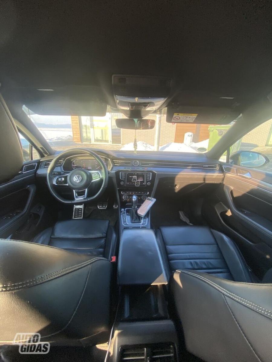 Black Volkswagen Passat 2017 in Kaunas, with an engine capacity of 2.00 L and mileage of 300 thousand km for 12990 €, photo 9 on AUTOMOTO.COM.LV