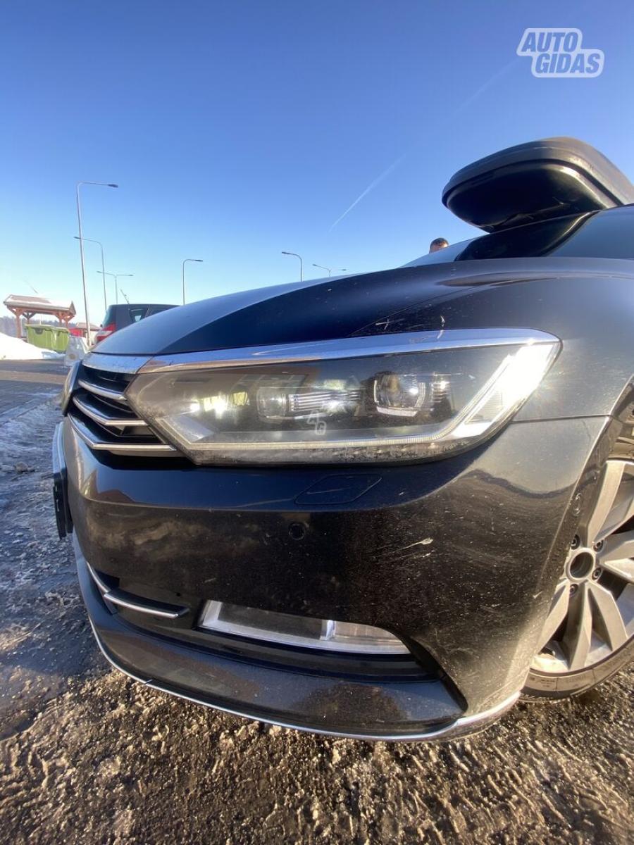 Black Volkswagen Passat 2017 in Kaunas, with an engine capacity of 2.00 L and mileage of 300 thousand km for 12990 €, photo 11 on AUTOMOTO.COM.LV