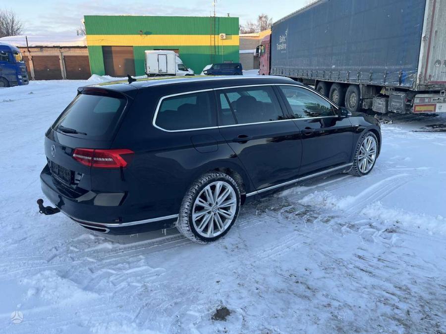 Black Volkswagen Passat 2017 in Pasvalys, with an engine capacity of 1.97 L and mileage of 280 thousand km for 11800 €, photo 5 on AUTOMOTO.COM.LV