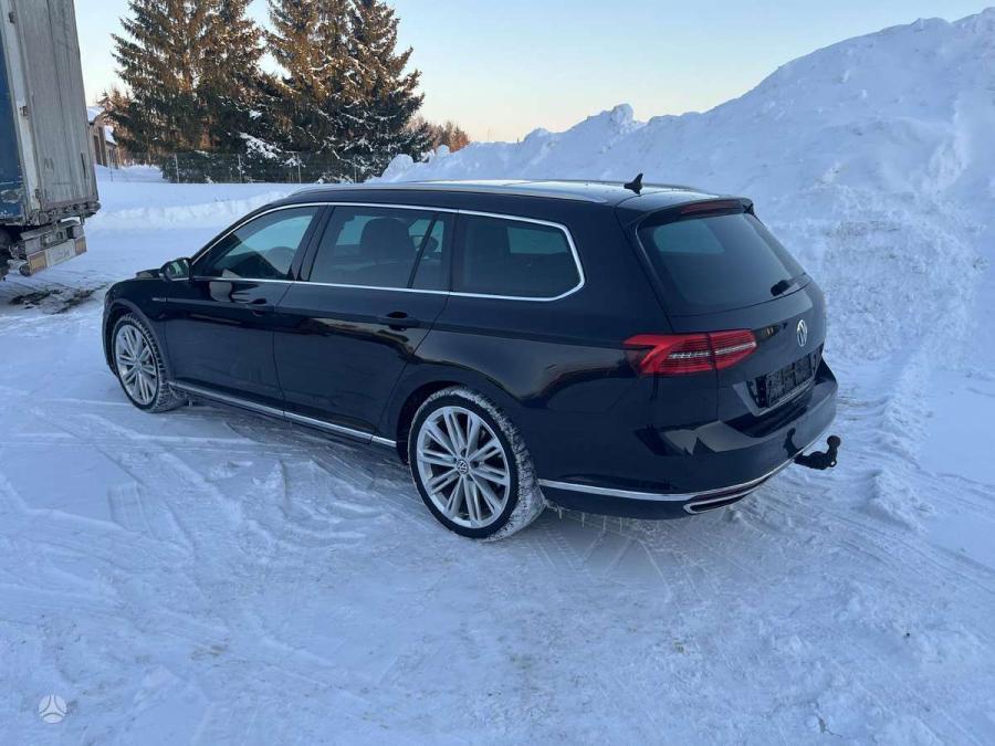 Black Volkswagen Passat 2017 in Pasvalys, with an engine capacity of 1.97 L and mileage of 280 thousand km for 11800 €, photo 7 on AUTOMOTO.COM.LV