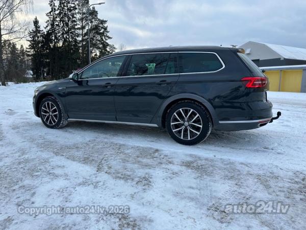 Black Volkswagen Passat 2017 in Tallinn, with an engine capacity of 2.00 L and mileage of 296 thousand km for 12599 €, photo 9 on AUTOMOTO.COM.LV