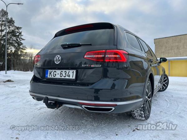 Black Volkswagen Passat 2017 in Tallinn, with an engine capacity of 2.00 L and mileage of 296 thousand km for 12599 €, photo 11 on AUTOMOTO.COM.LV
