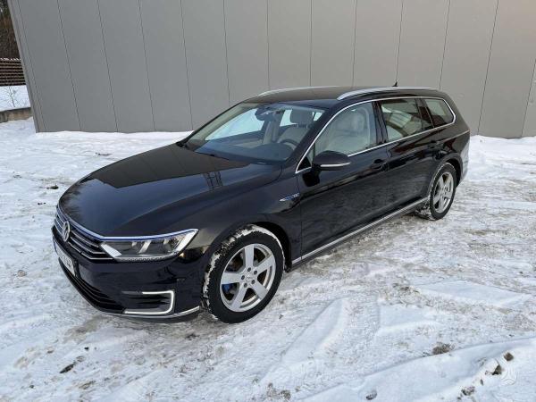 Black Volkswagen Passat 2017 in Kaunas, with an engine capacity of 1.40 L and mileage of 191 thousand km for 9900 €, photo 1 on AUTOMOTO.COM.LV
