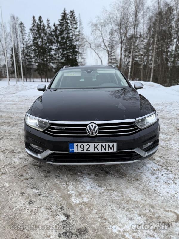 Black Volkswagen Passat 2017 in Tallinn, with an engine capacity of 2.00 L and mileage of 240 thousand km for 13900 €, photo 3 on AUTOMOTO.COM.LV