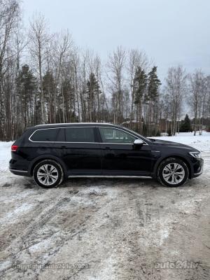Black Volkswagen Passat 2017 in Tallinn, with an engine capacity of 2.00 L and mileage of 240 thousand km for 13900 €, photo 4 on AUTOMOTO.COM.LV