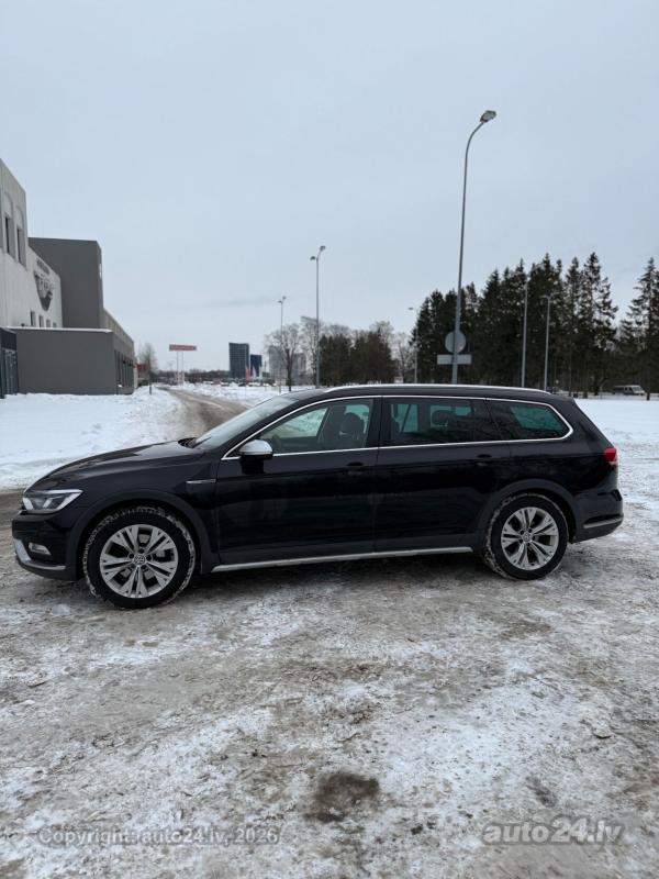 Black Volkswagen Passat 2017 in Tallinn, with an engine capacity of 2.00 L and mileage of 240 thousand km for 13900 €, photo 5 on AUTOMOTO.COM.LV