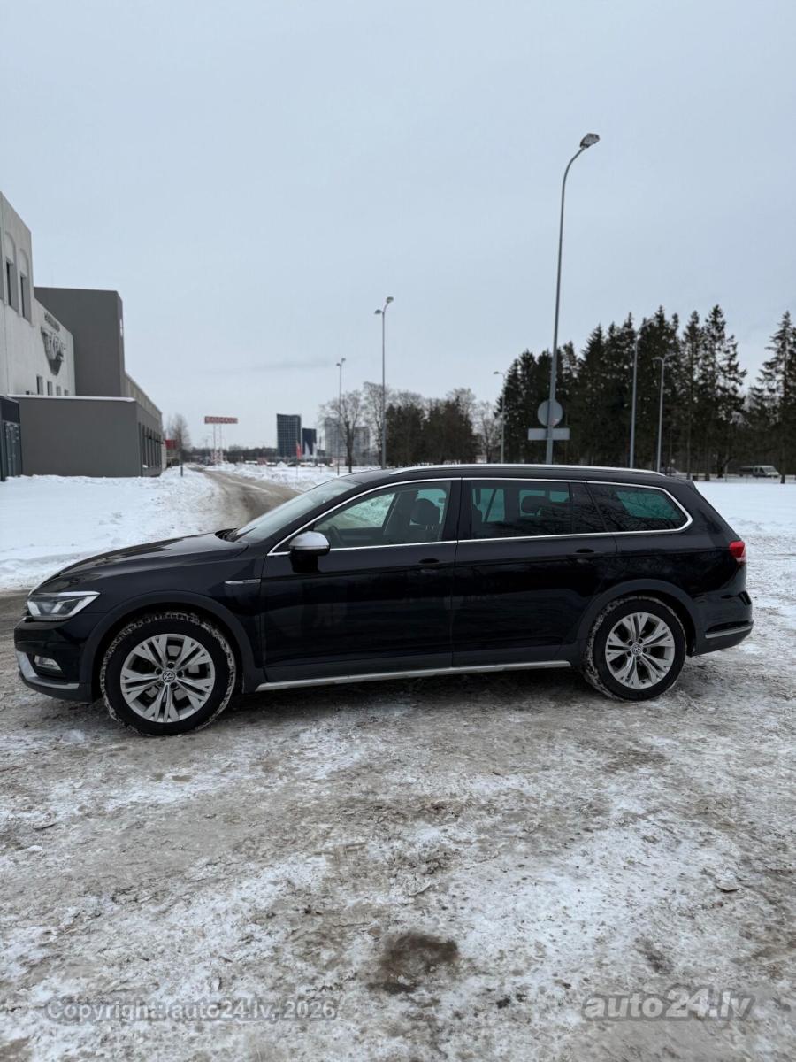 Black Volkswagen Passat 2017 in Tallinn, with an engine capacity of 2.00 L and mileage of 240 thousand km for 13900 €, photo 5 on AUTOMOTO.COM.LV