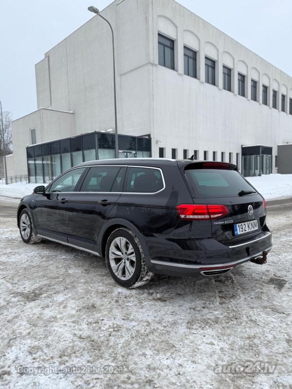 Black Volkswagen Passat 2017 in Tallinn, with an engine capacity of 2.00 L and mileage of 240 thousand km for 13900 €, photo 6 on AUTOMOTO.COM.LV