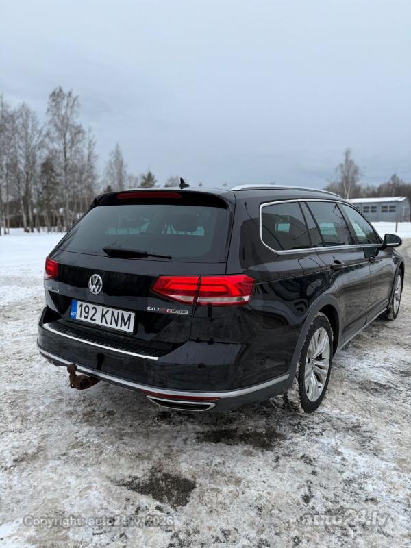 Black Volkswagen Passat 2017 in Tallinn, with an engine capacity of 2.00 L and mileage of 240 thousand km for 13900 €, photo 7 on AUTOMOTO.COM.LV