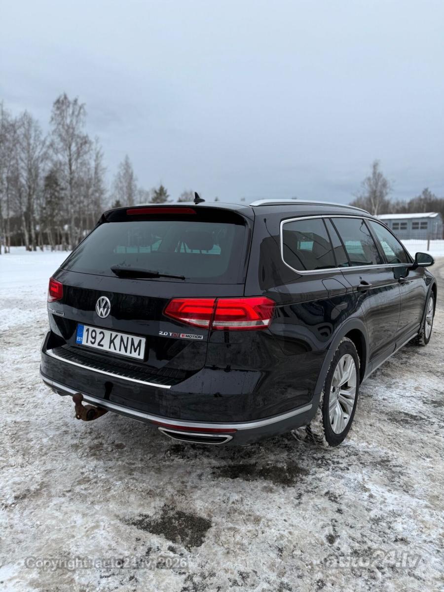 Black Volkswagen Passat 2017 in Tallinn, with an engine capacity of 2.00 L and mileage of 240 thousand km for 13900 €, photo 7 on AUTOMOTO.COM.LV
