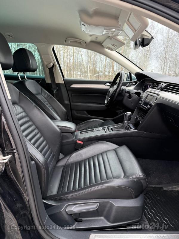 Black Volkswagen Passat 2017 in Tallinn, with an engine capacity of 2.00 L and mileage of 240 thousand km for 13900 €, photo 9 on AUTOMOTO.COM.LV