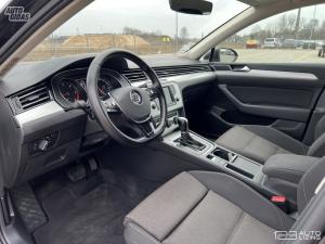 Black Volkswagen Passat 2017 in Taurage, with an engine capacity of 2.00 L and mileage of 247 thousand km for 8300 €, photo 11 on AUTOMOTO.COM.LV