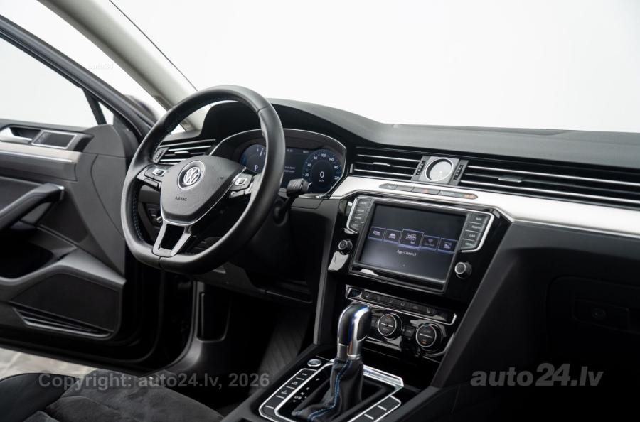 Black Volkswagen Passat 2017 in Tallinn, with an engine capacity of 1.40 L and mileage of 199 thousand km for 11999 €, photo 13 on AUTOMOTO.COM.LV