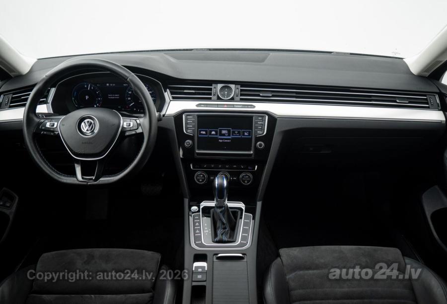 Black Volkswagen Passat 2017 in Tallinn, with an engine capacity of 1.40 L and mileage of 199 thousand km for 11999 €, photo 14 on AUTOMOTO.COM.LV
