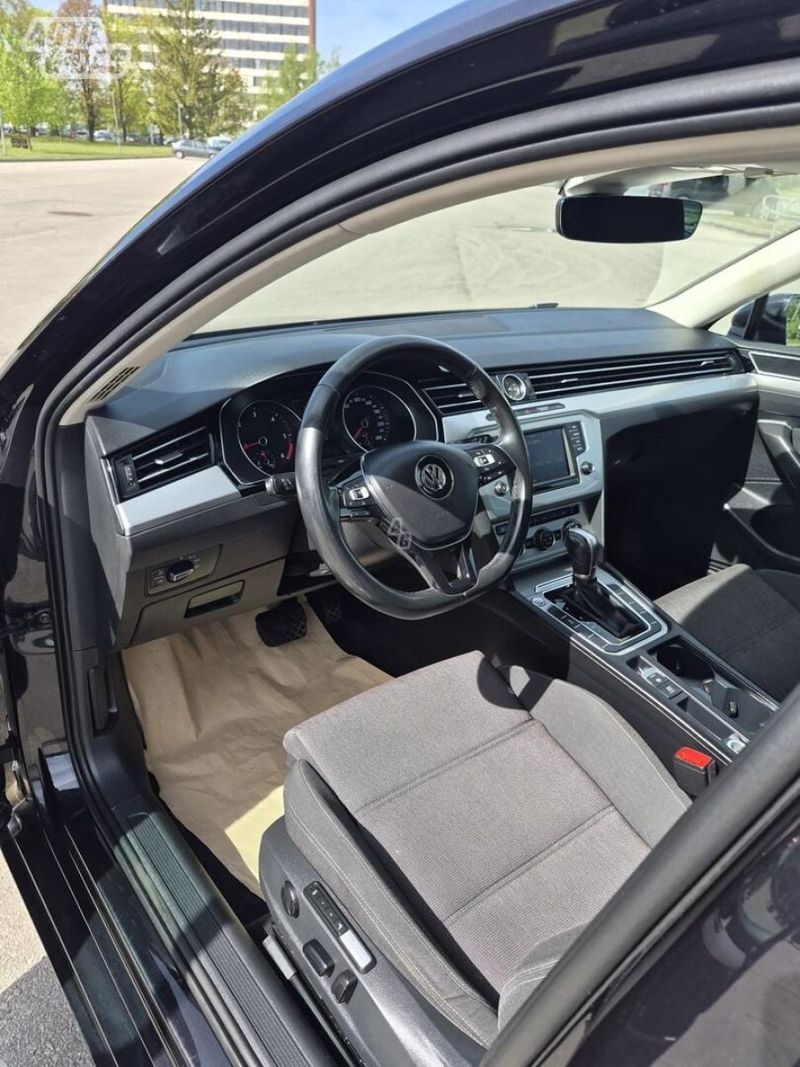 Black Volkswagen Passat 2017 in Alytus, with an engine capacity of 2.00 L and mileage of 210 thousand km for 12499 €, photo 12 on AUTOMOTO.COM.LV