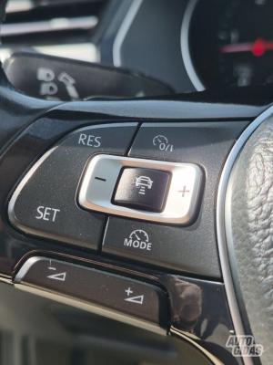 Black Volkswagen Passat 2017 in Alytus, with an engine capacity of 2.00 L and mileage of 210 thousand km for 12499 €, photo 17 on AUTOMOTO.COM.LV