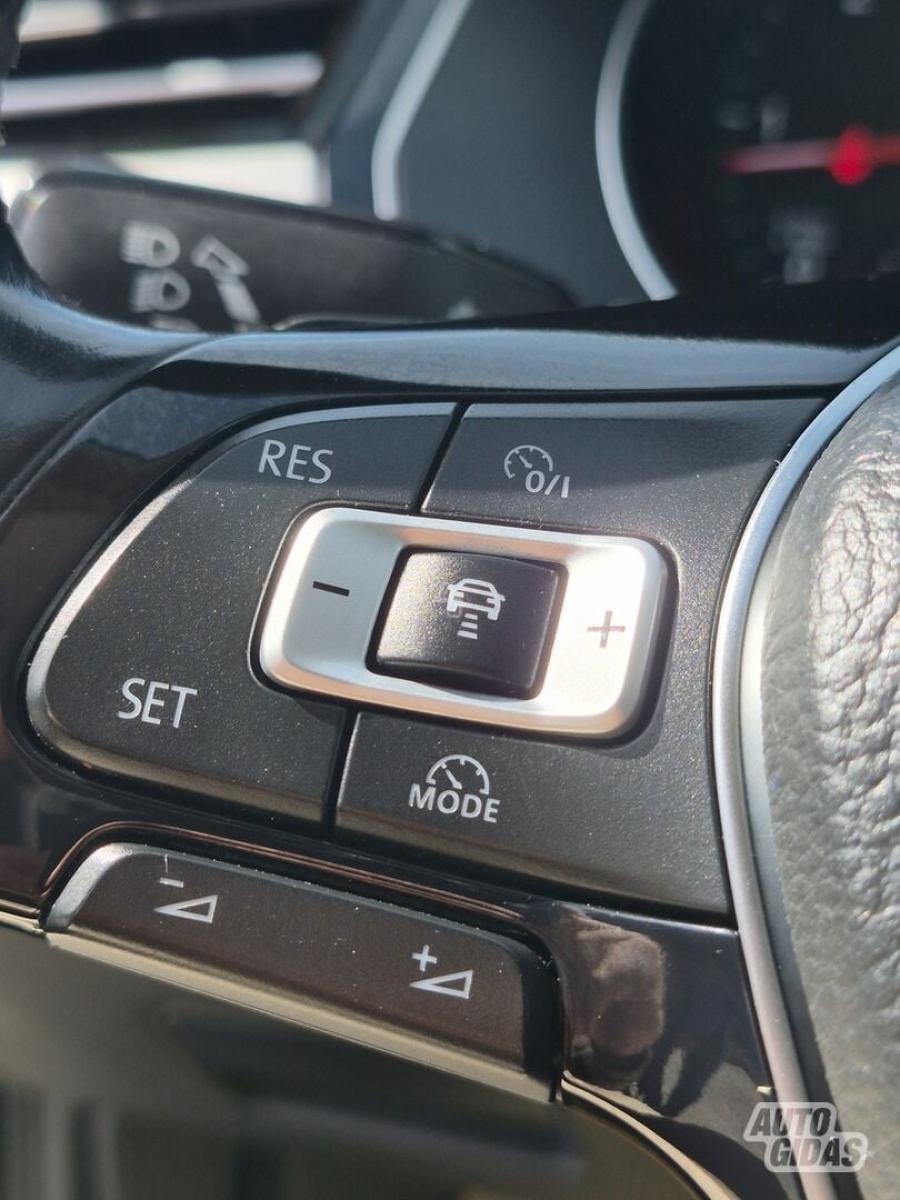 Black Volkswagen Passat 2017 in Alytus, with an engine capacity of 2.00 L and mileage of 210 thousand km for 12499 €, photo 17 on AUTOMOTO.COM.LV