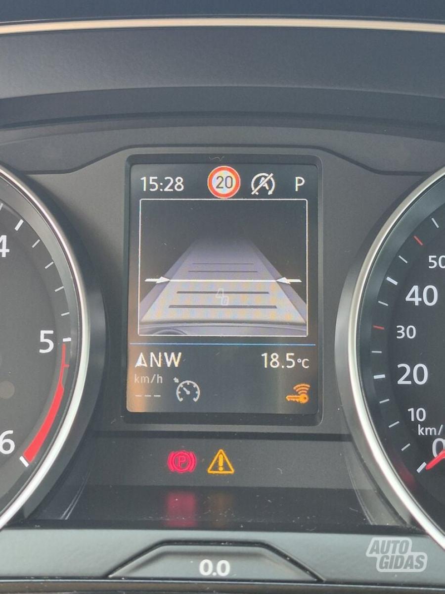 Black Volkswagen Passat 2017 in Alytus, with an engine capacity of 2.00 L and mileage of 210 thousand km for 12499 €, photo 21 on AUTOMOTO.COM.LV