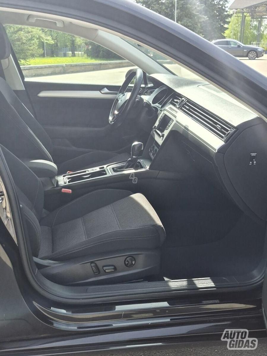 Black Volkswagen Passat 2017 in Alytus, with an engine capacity of 2.00 L and mileage of 210 thousand km for 12499 €, photo 23 on AUTOMOTO.COM.LV