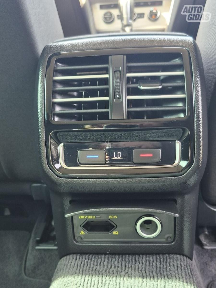 Black Volkswagen Passat 2017 in Alytus, with an engine capacity of 2.00 L and mileage of 210 thousand km for 12499 €, photo 25 on AUTOMOTO.COM.LV