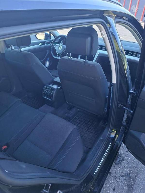 Melns Volkswagen Passat 2017 Viļņa, ar dzinēja tilpumu 1.97 L un nobraukumu 327 tūkst. km par 9100 €, foto 10 vietnē AUTOMOTO.COM.LV