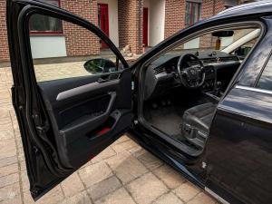 Black Volkswagen Passat 2017 in Vilnius, with an engine capacity of 2.00 L and mileage of 287 thousand km for 9900 €, photo 3 on AUTOMOTO.COM.LV