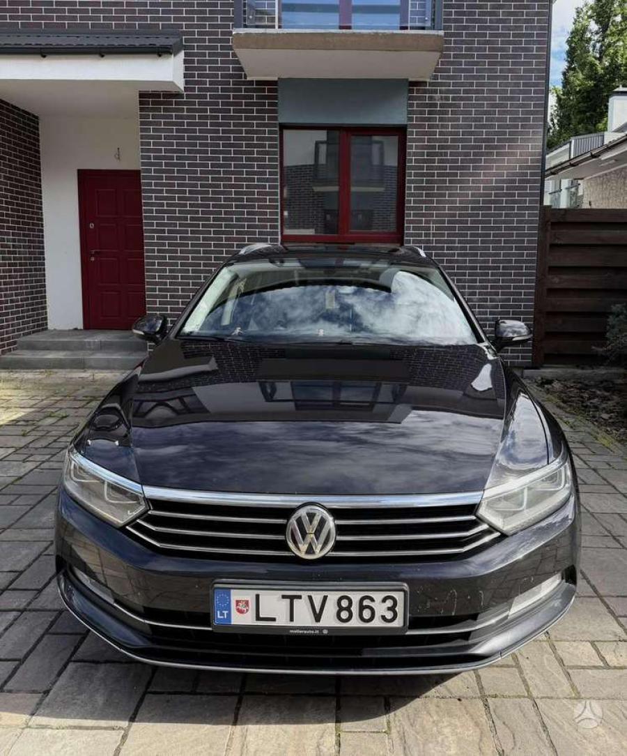 Black Volkswagen Passat 2017 in Vilnius, with an engine capacity of 2.00 L and mileage of 287 thousand km for 9900 €, photo 5 on AUTOMOTO.COM.LV