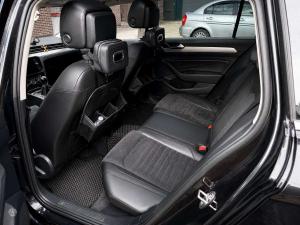 Black Volkswagen Passat 2017 in Vilnius, with an engine capacity of 2.00 L and mileage of 287 thousand km for 9900 €, photo 6 on AUTOMOTO.COM.LV