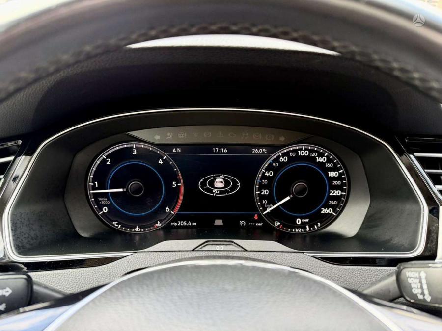 Black Volkswagen Passat 2017 in Vilnius, with an engine capacity of 2.00 L and mileage of 287 thousand km for 9900 €, photo 12 on AUTOMOTO.COM.LV