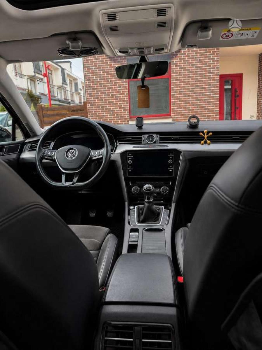 Black Volkswagen Passat 2017 in Vilnius, with an engine capacity of 2.00 L and mileage of 287 thousand km for 9900 €, photo 14 on AUTOMOTO.COM.LV