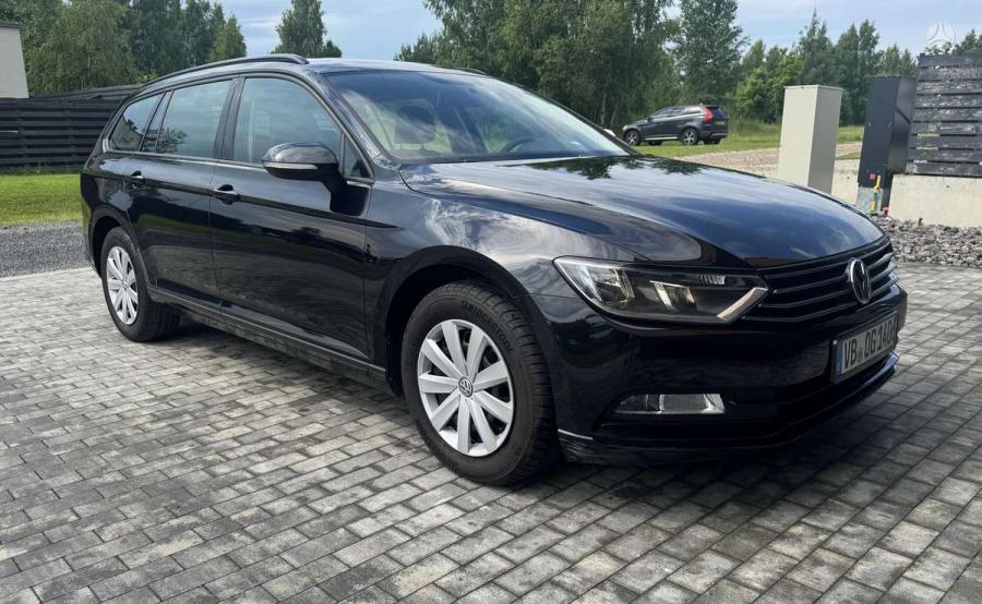 Black Volkswagen Passat 2017 in Kaunas, with an engine capacity of 1.40 L and mileage of 270 thousand km for 6700 €, photo 3 on AUTOMOTO.COM.LV