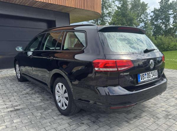 Black Volkswagen Passat 2017 in Kaunas, with an engine capacity of 1.40 L and mileage of 270 thousand km for 6700 €, photo 4 on AUTOMOTO.COM.LV