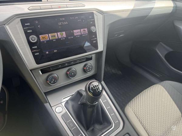 Black Volkswagen Passat 2017 in Kaunas, with an engine capacity of 1.40 L and mileage of 270 thousand km for 6700 €, photo 7 on AUTOMOTO.COM.LV