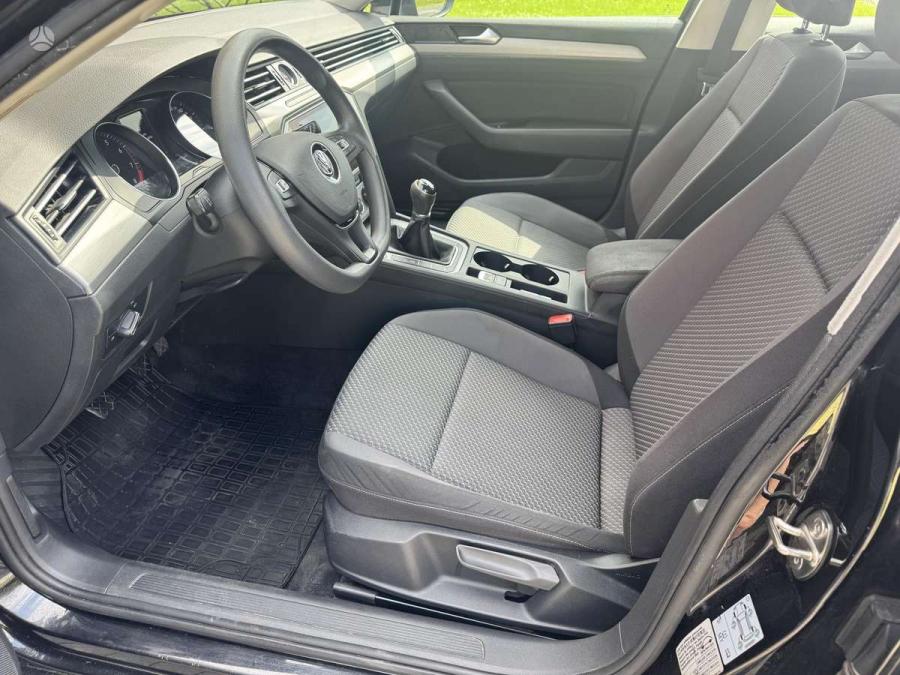 Black Volkswagen Passat 2017 in Kaunas, with an engine capacity of 1.40 L and mileage of 270 thousand km for 6700 €, photo 9 on AUTOMOTO.COM.LV