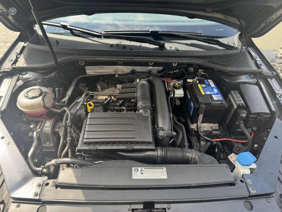 Black Volkswagen Passat 2017 in Kaunas, with an engine capacity of 1.40 L and mileage of 270 thousand km for 6700 €, photo 12 on AUTOMOTO.COM.LV