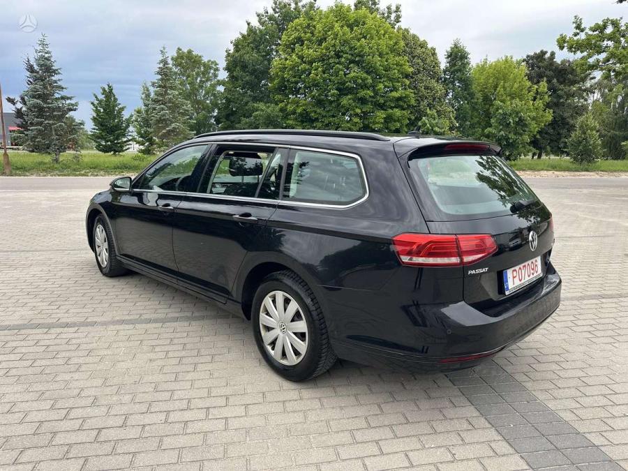 Black Volkswagen Passat 2017 in Kaunas, with an engine capacity of 1.97 L and mileage of 346 thousand km for 8600 €, photo 3 on AUTOMOTO.COM.LV